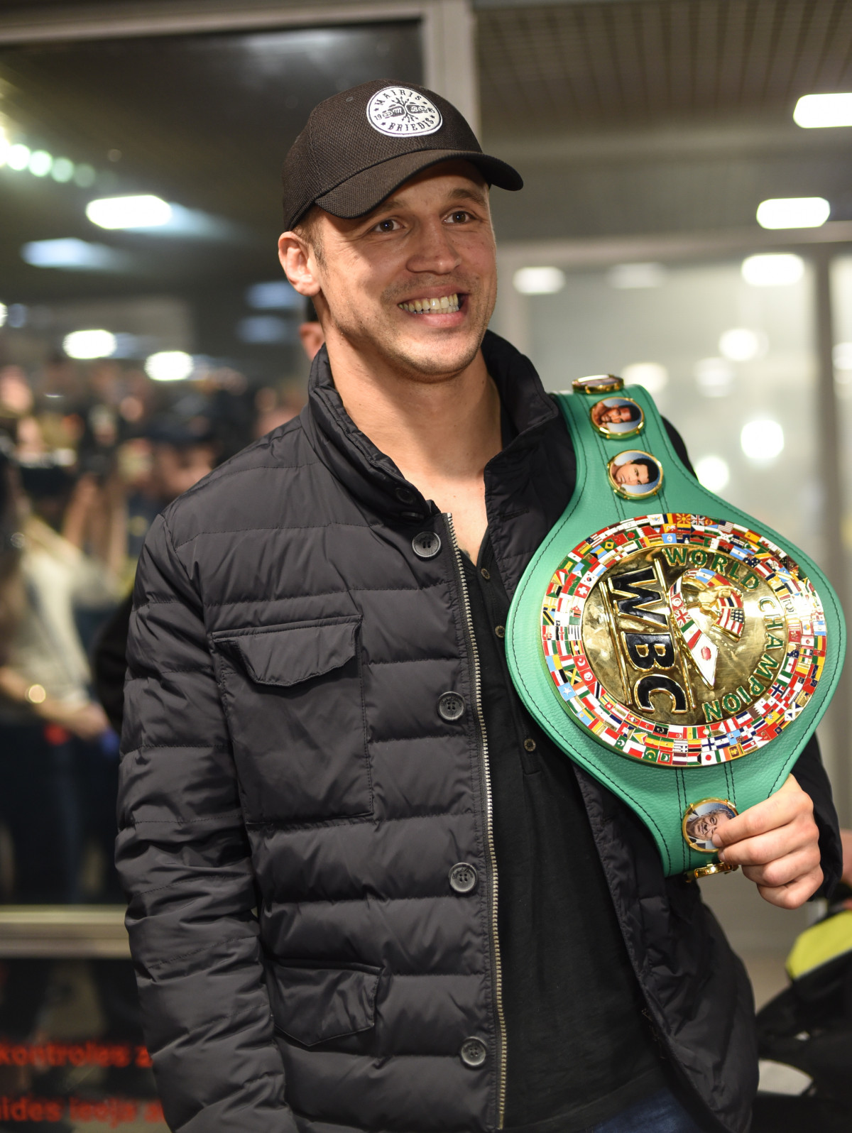 Foto: WBC pasaules čempions Briedis atgriežas Latvijā – Bokss ...